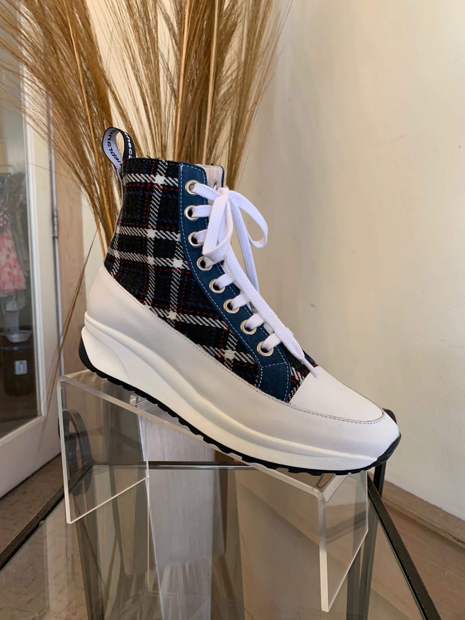 SNEAKERS – Blu Jean Blues